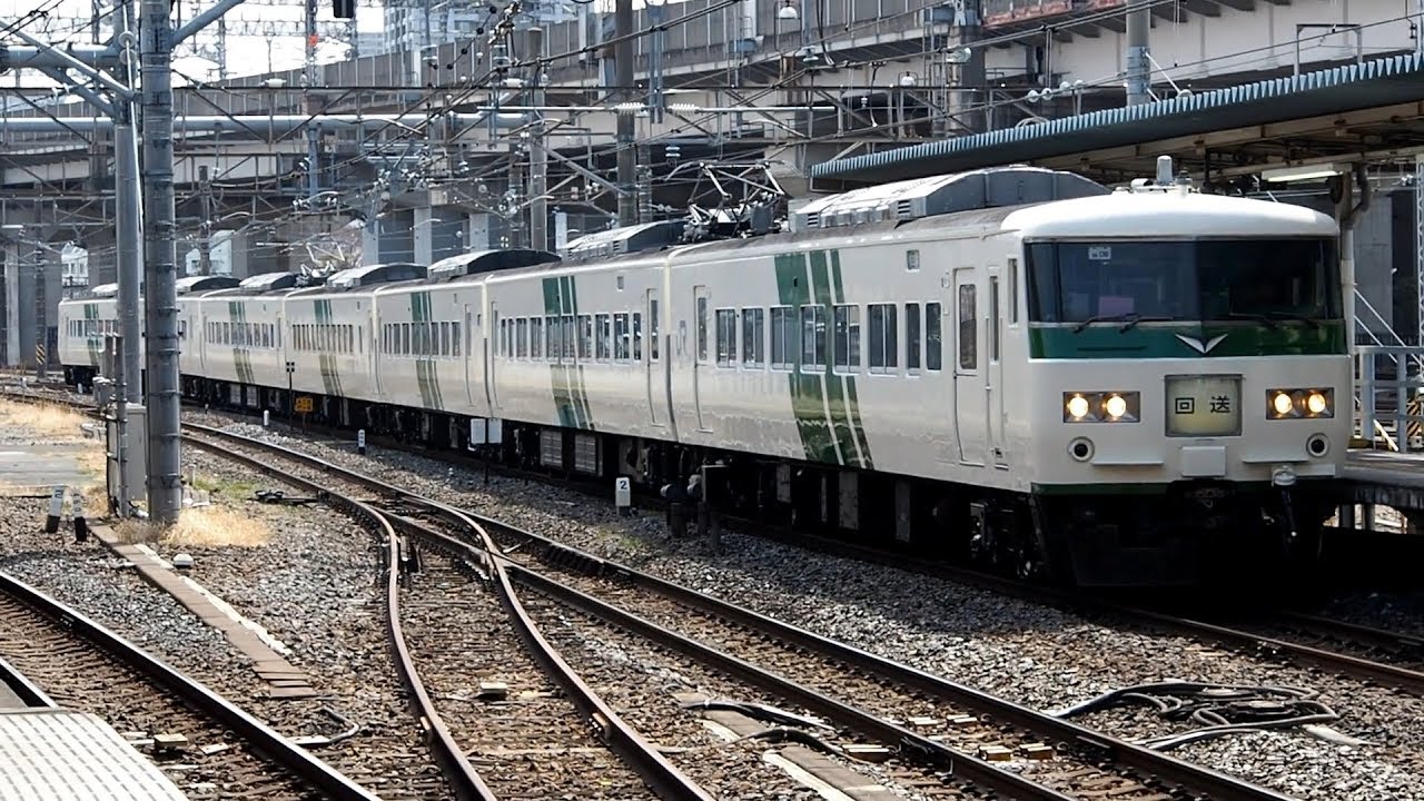 2019/04/05 【大宮出場】 185系 OM08編成 大宮駅 | JR East: 185 Series OM08 Set after ...