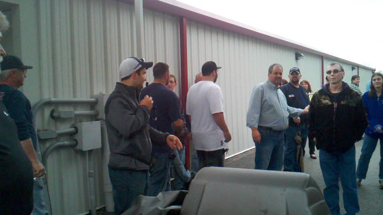 storage unit auction Greg Zielinski - YouTube
