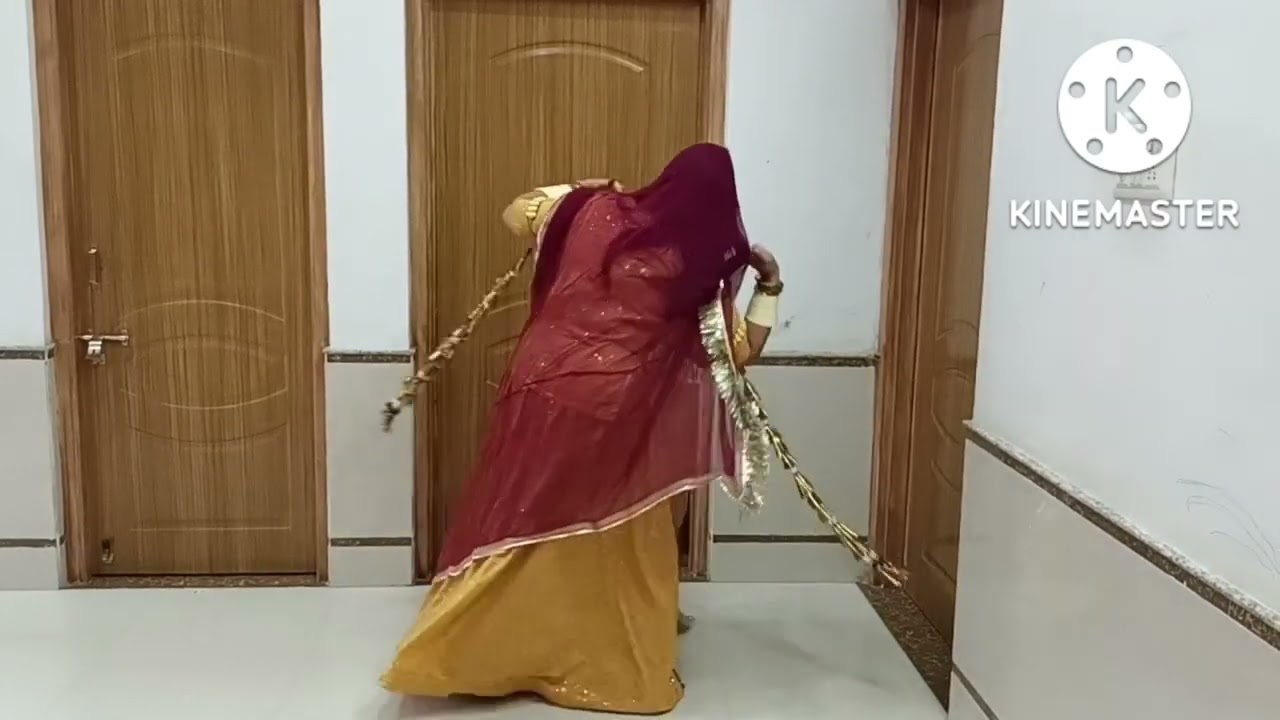 Raste raste chalti banasa [ rajsthani ghoomar baisa sudesh rathore ...