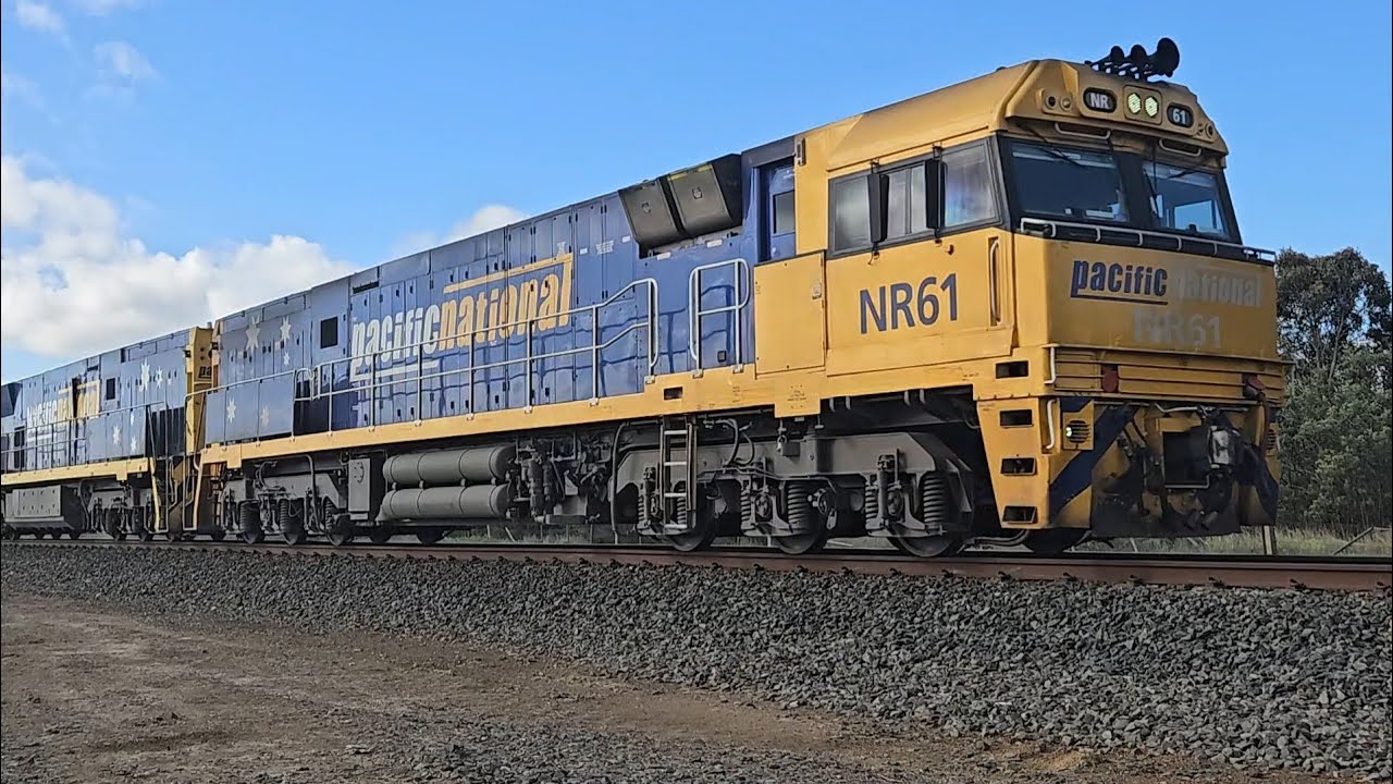 2PM5 PN up "Linfox Express #1" (NR61, NR68), Perth to Melbourne, 1720 ...