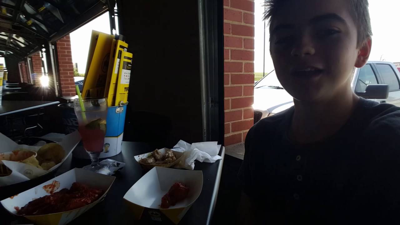 350000 scoville unit wings at bdubs - YouTube