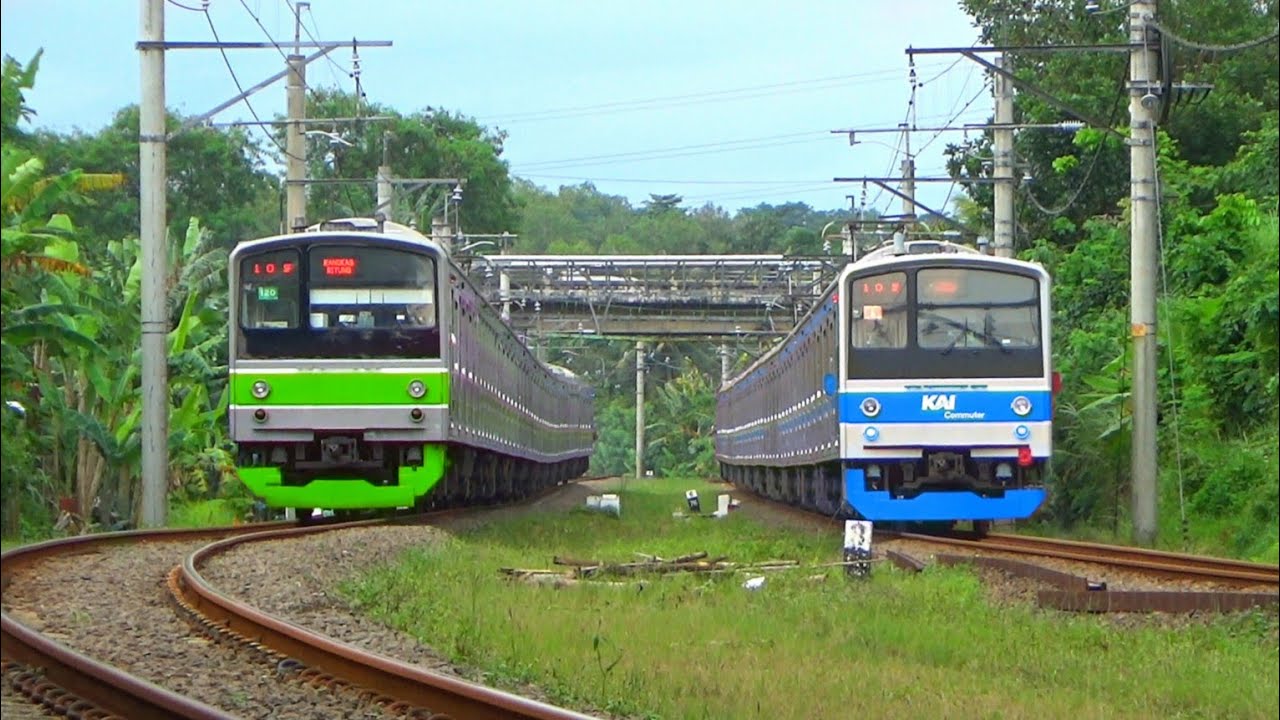 BAYAK KRL KEMBAR..!! KUMPULAN KERETA KRL JR 205 DI JALUR RANGKASBITUNG ...