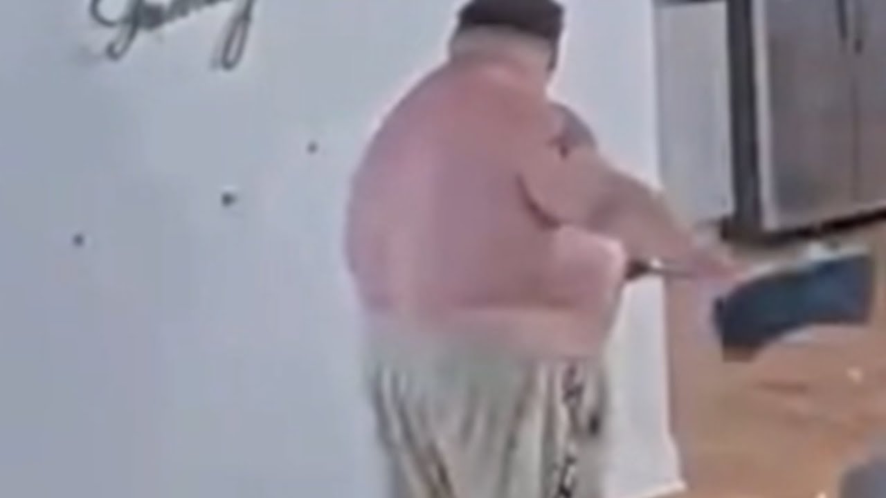 Chris Loses His Bag & Has A Meltdown [With Chat] ~ Fishtank.live - YouTube