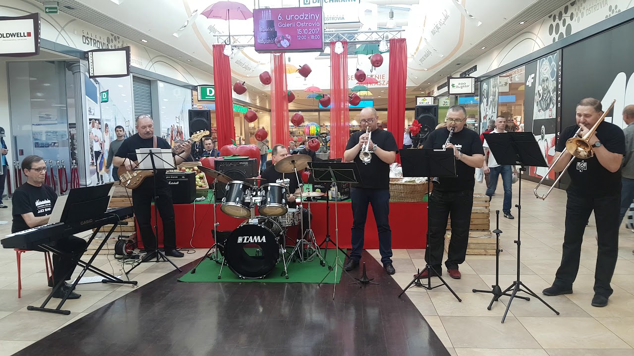 Traditional Dixieland Jazz Band Fly Me to Dixieland - YouTube