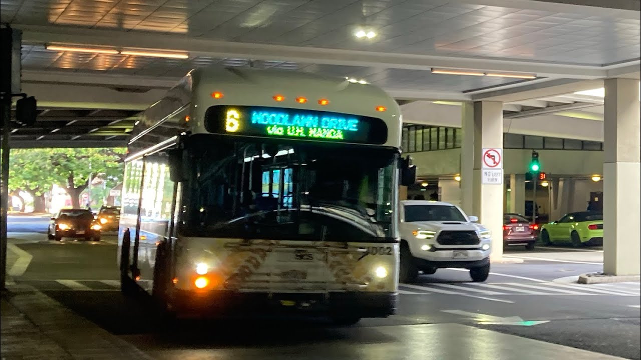 Honolulu TheBus Route 6 Woodlawn Drive via East-West Road, Bus 4002 ...