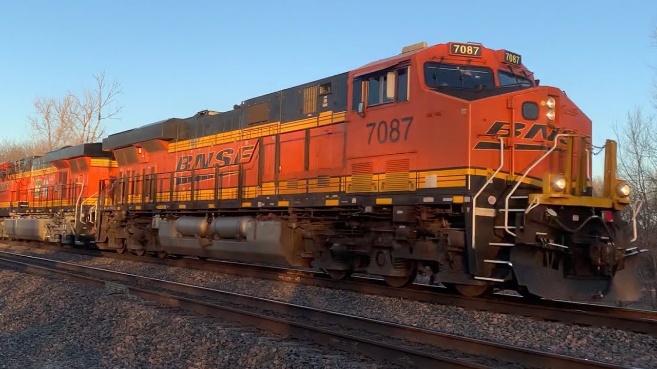 BNSF 7087 w/ 25th anniversary unit 5869 leads Stack train SLPCLBT on 2/23/23 - YouTube