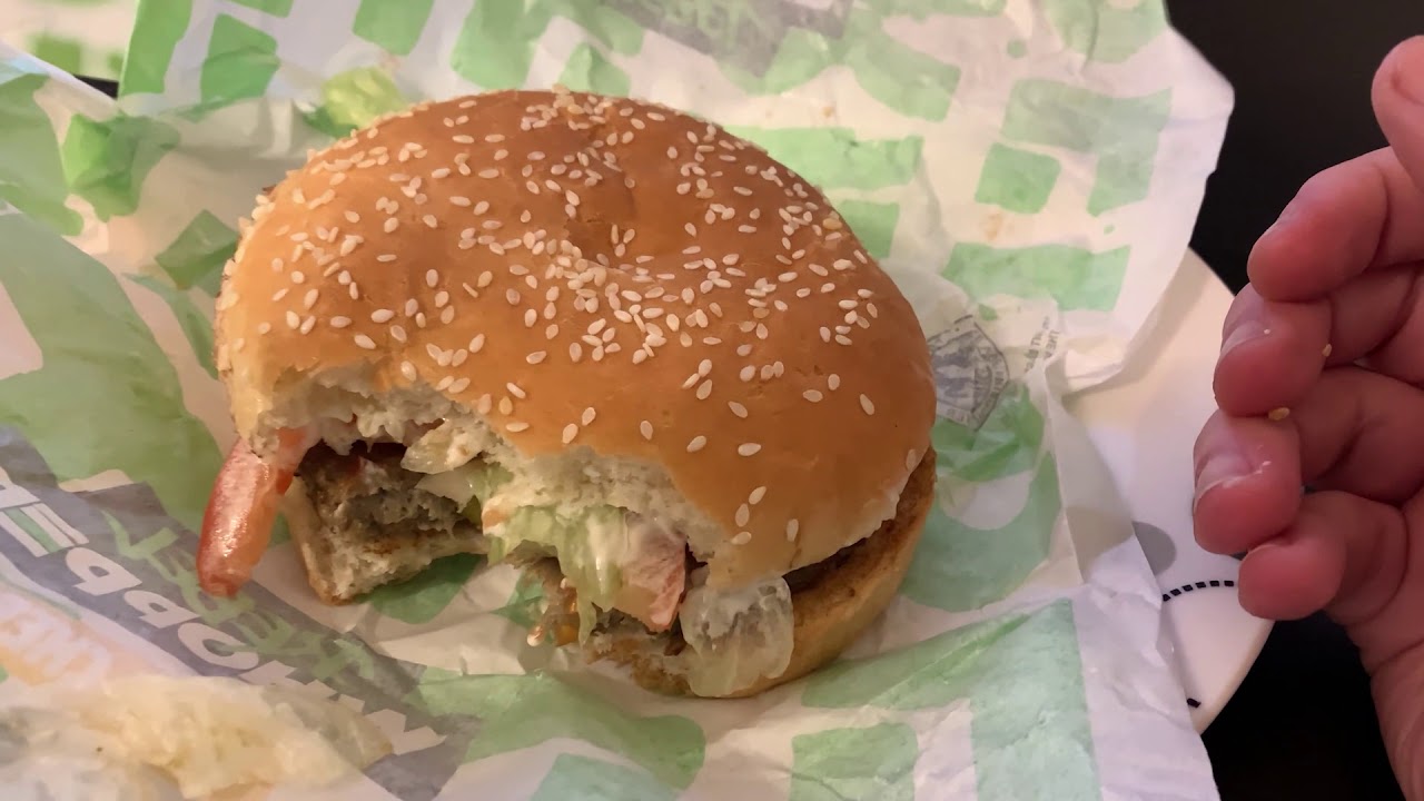 Rebel Whopper -- bezmięsny Whopper z Burger Kinga - YouTube