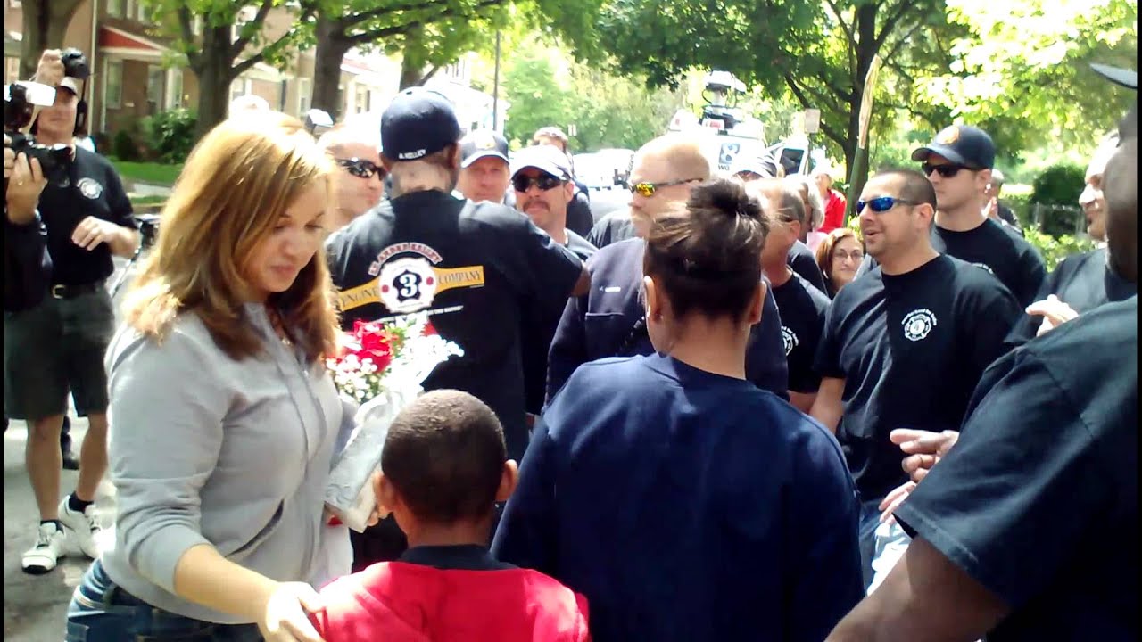 Supporters welcome Lt. Andre Kelley home - YouTube