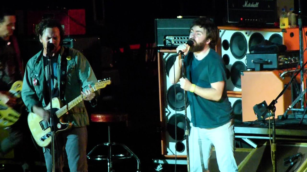 PJ20 - Pearl Jam - Habit with Liam Finn - YouTube