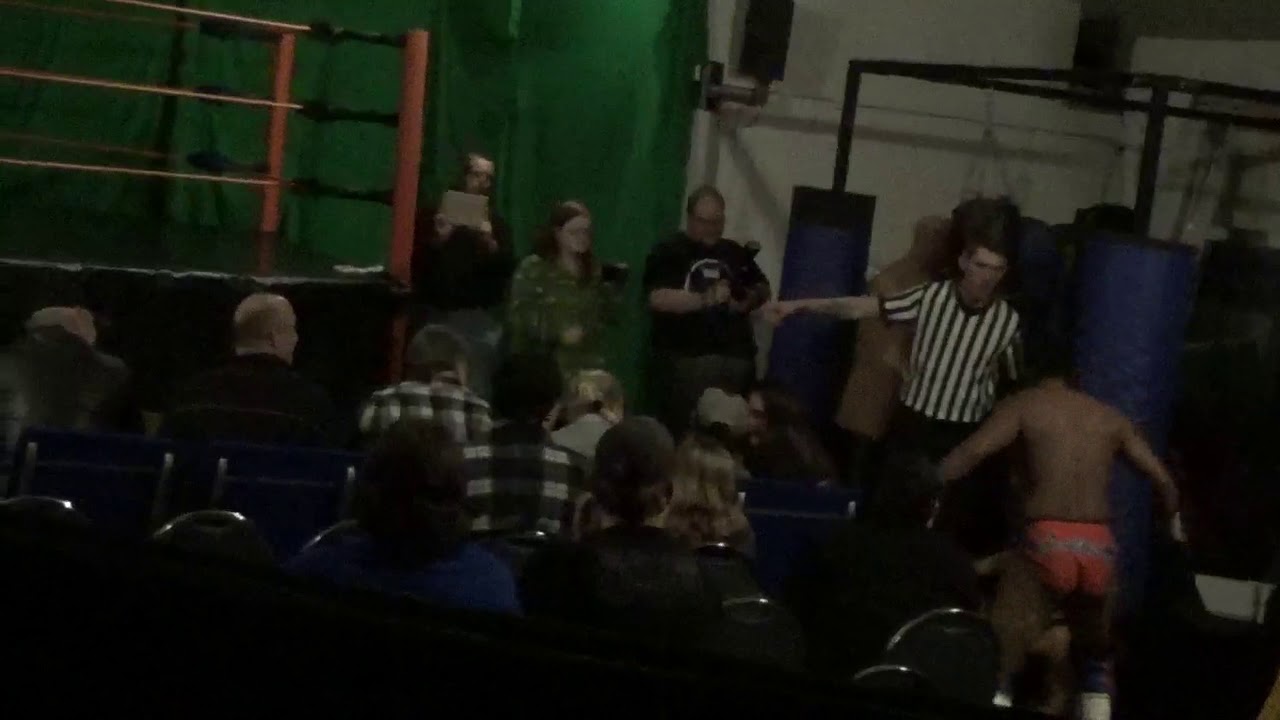 James Anthony vs Ace Slater - YouTube