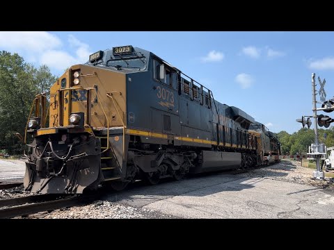 CSX 3073 Leaving The Train Yard - YouTube