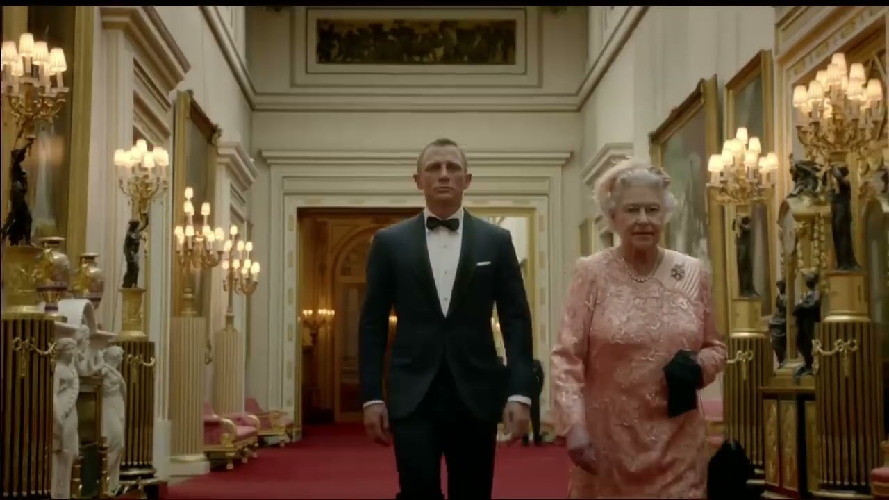 The Queen & Daniel Craig As Bond Olympics 2012 ~ FULL 7 Mins (BBC ...