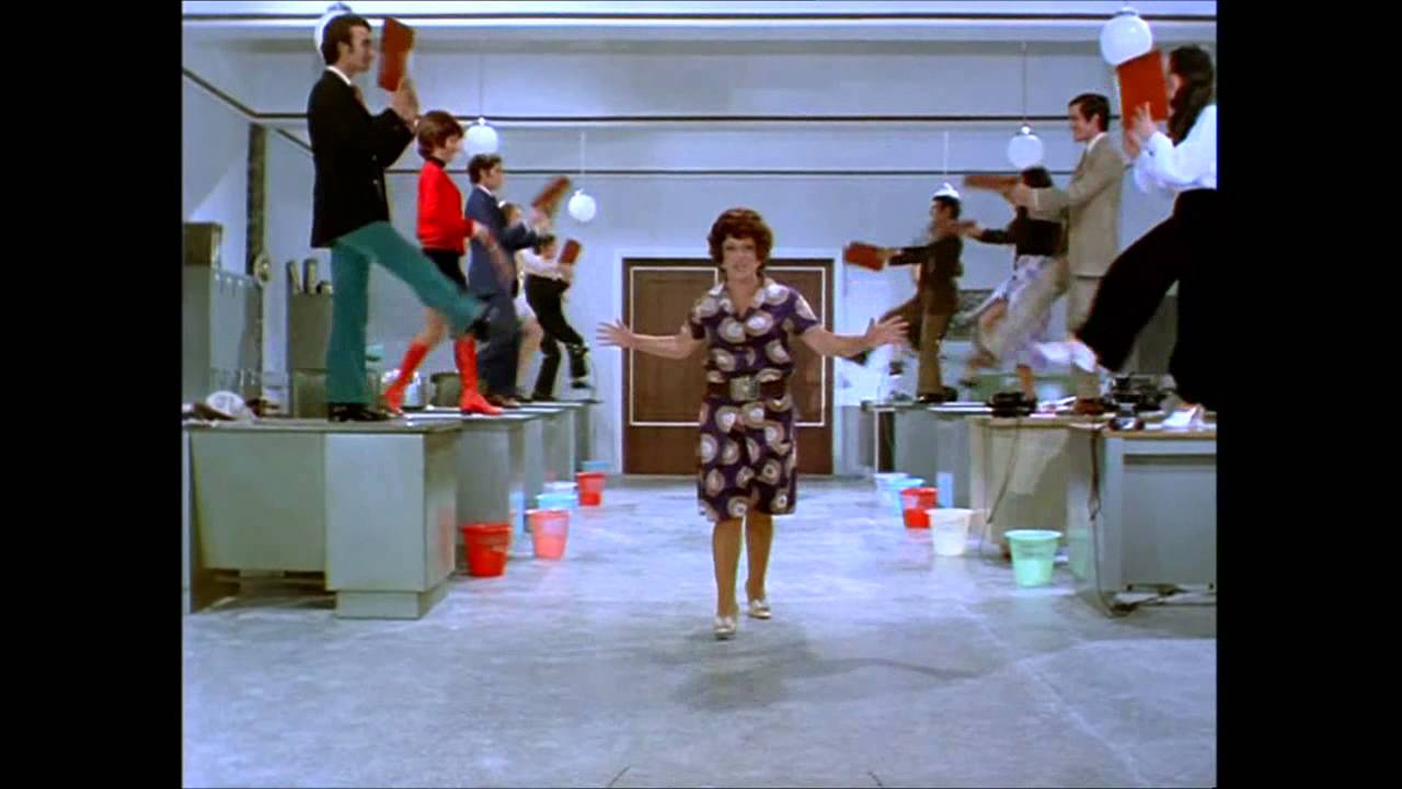 ΡΕΝΑ ΒΛΑΧΟΠΟΥΛΟΥ ΜΙΑ ΕΛΛΗΝΙΔΑ ΣΤΟ ΧΑΡΕΜΙ'70 - YouTube