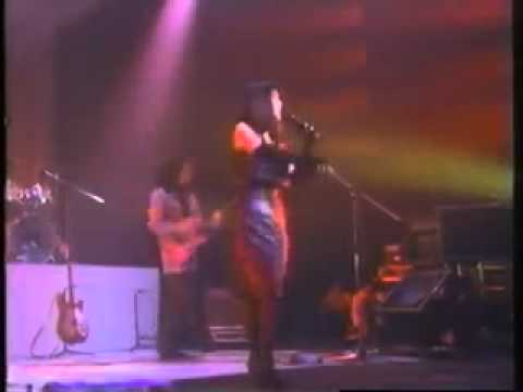 STICKY MUSIC (LIVE) / SANDII & THE SUNSETZ - YouTube