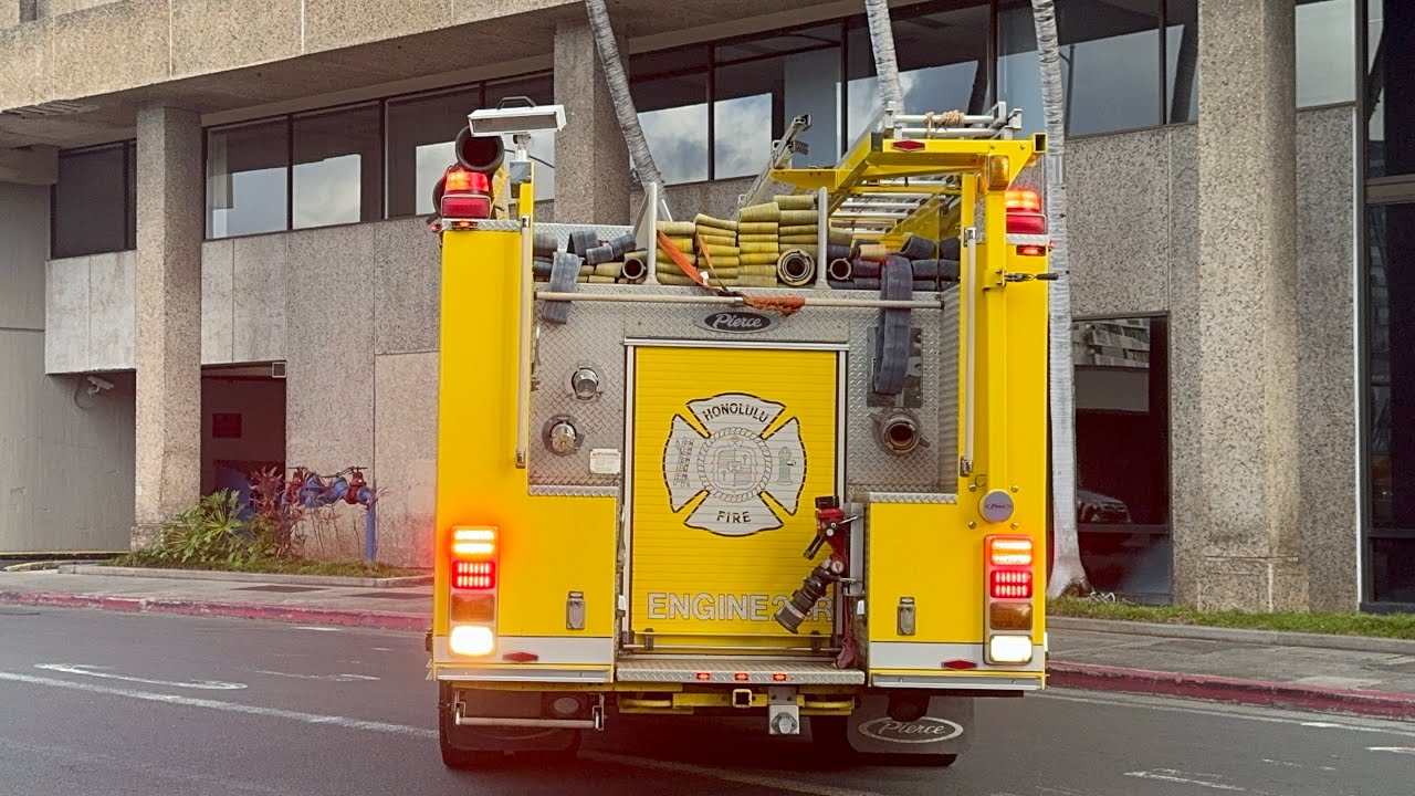 Honolulu fire department engine 2 (reserve) return quarter - YouTube