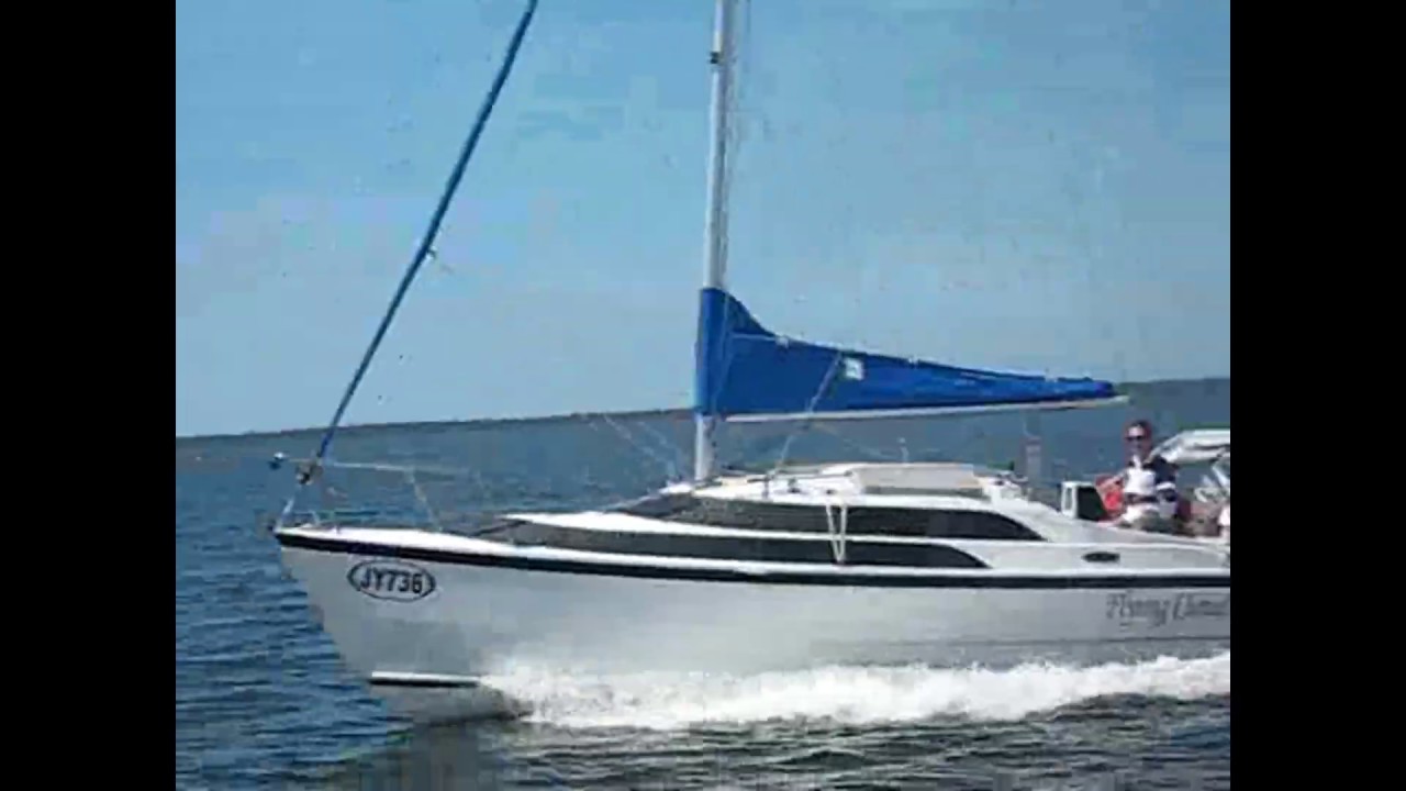 Macgregor 26M Zooming along - YouTube