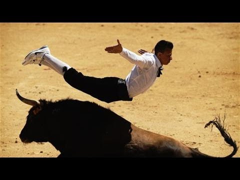 Photos of the Day - Jumping Over A Bull In Spain - May 2, 2014 - YouTube