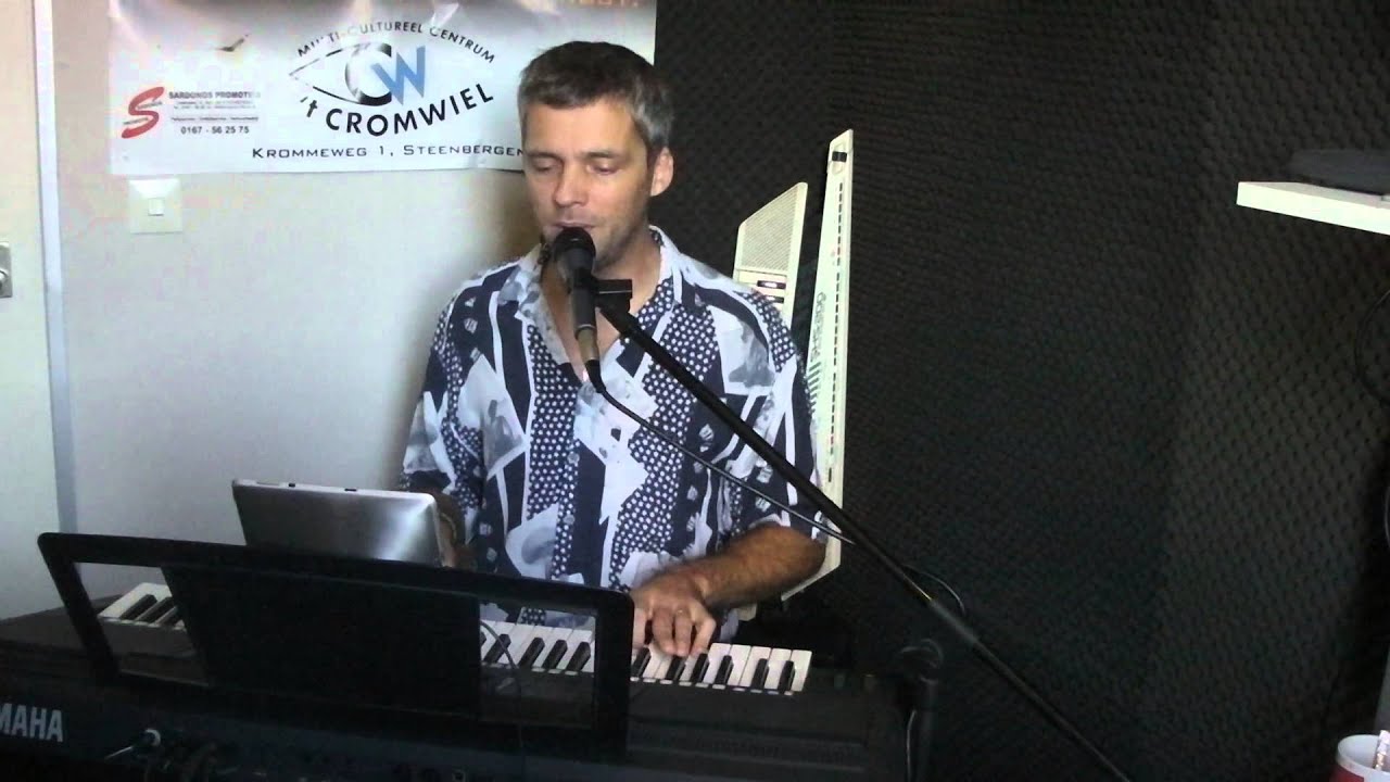 Berry Blue Eyes - Cover from Oasis - one man band keyboard - YouTube