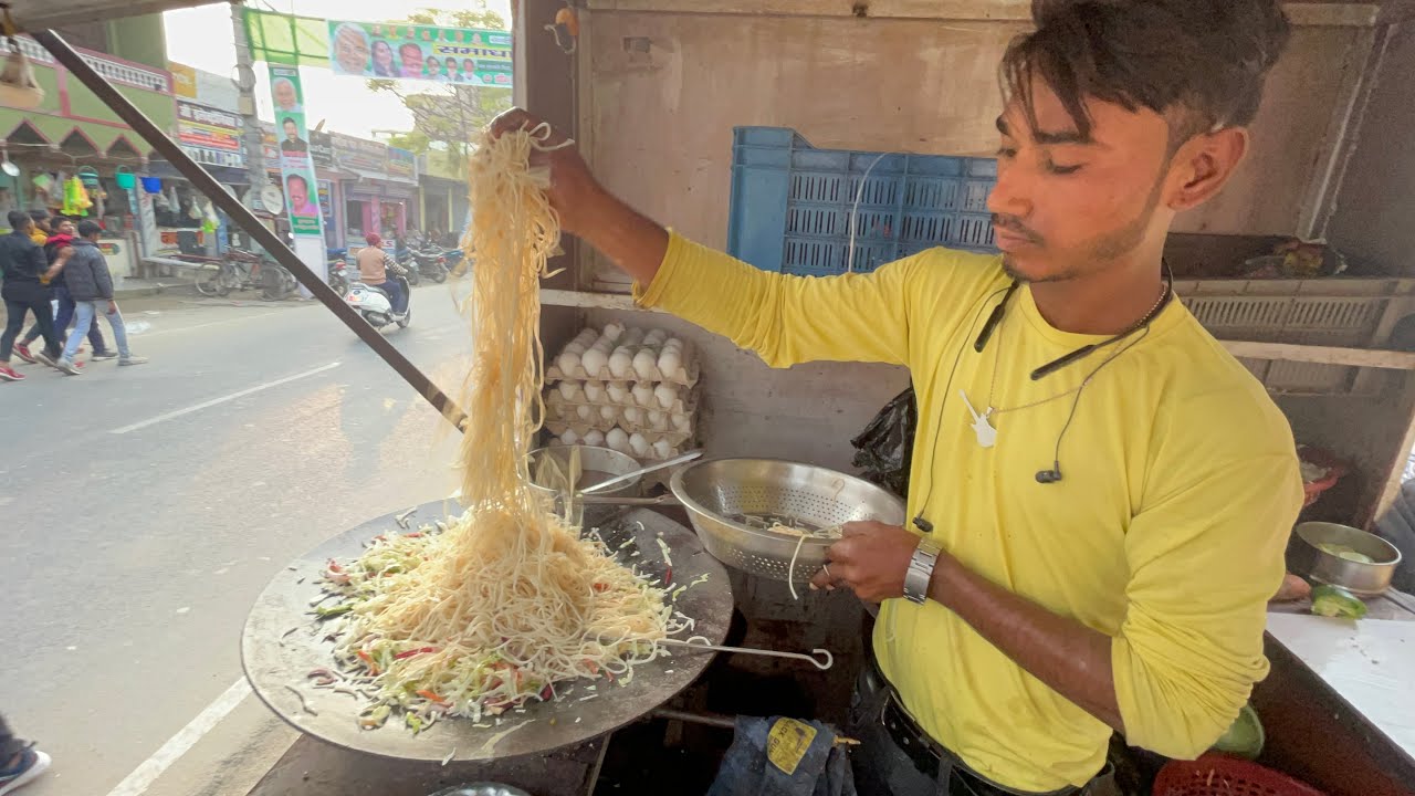 Fast food is on top of the car makes it very tasty । Bihari Famous Food ...