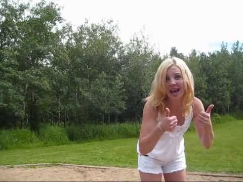 Smile - Avril Lavigne music video