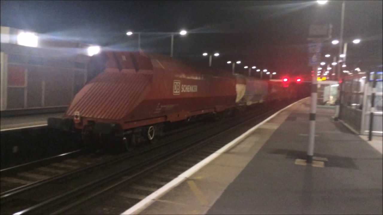 Class 66 at East Croydon - YouTube