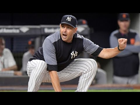 Aaron Boone imitates Catcher after being Ejected