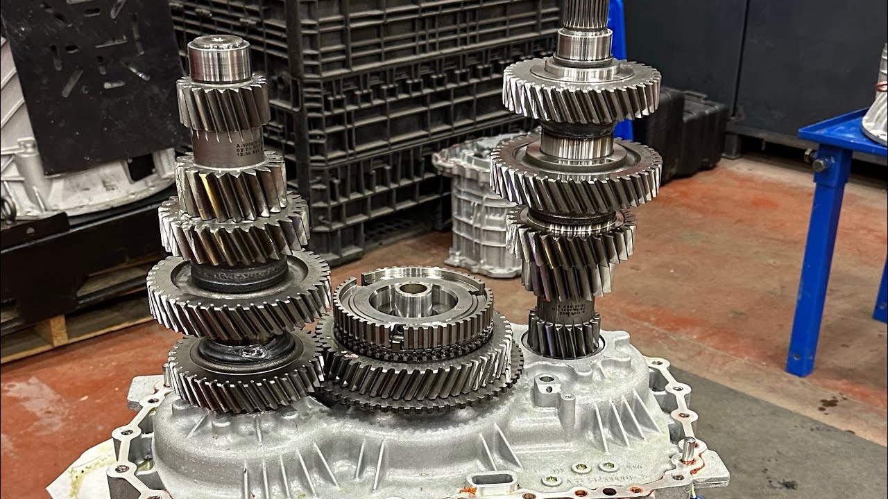 Rebuilding Latest Eaton Transmission XD 18 speed - YouTube