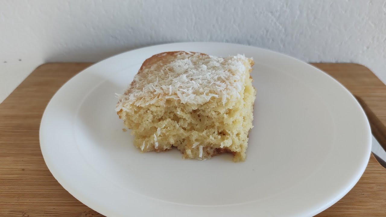 como fazer um DELICIOSO bolo de coco MOLHADO - YouTube