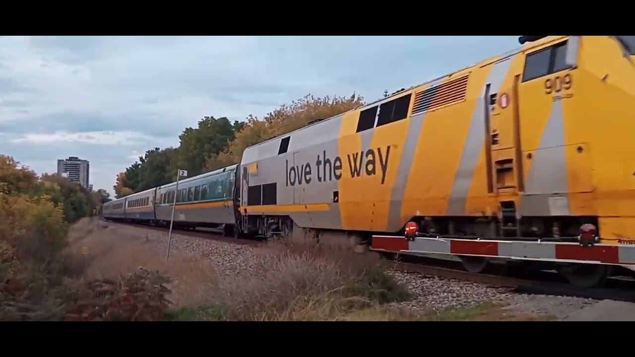 VIA #909 as train 59 passing Billings avenue near the Riverside ...