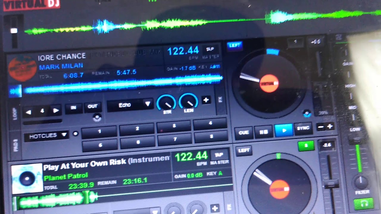 DJ shorty mixing in the house - YouTube