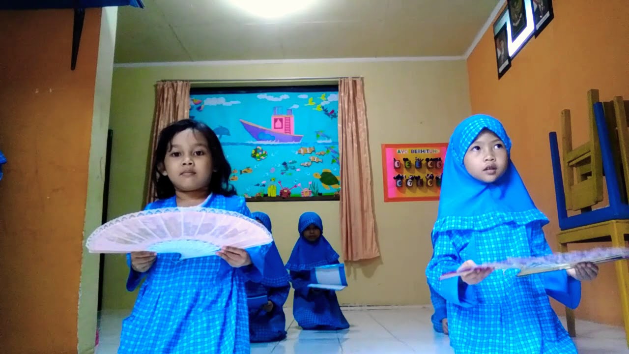 Latihan tari mappadendang - YouTube