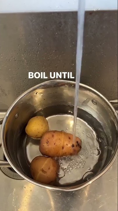 Best way to peel boiled potatoes! #shorts - YouTube