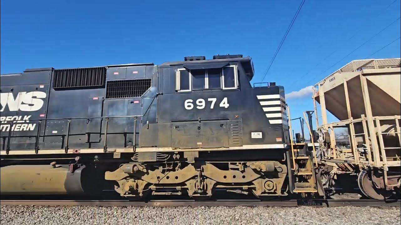 NS SD60E Duo Leads an NS Local in Birmingham, Alabama! - YouTube