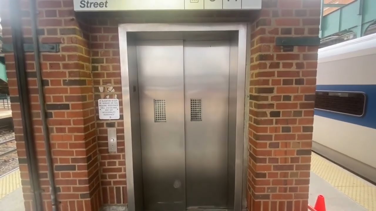 Heights Hydraulic Elevators @ Poughkeepsie MNRR/Amtrak Train Station ...