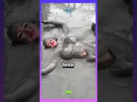 Wow😱 || Para Wanita Mandi Lumpur || #viral #trending #wanita #shorts #mandi