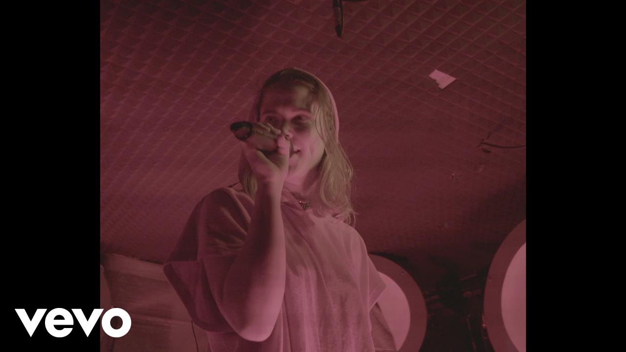 Off Bloom - Love To Hate It (Live in London) - YouTube