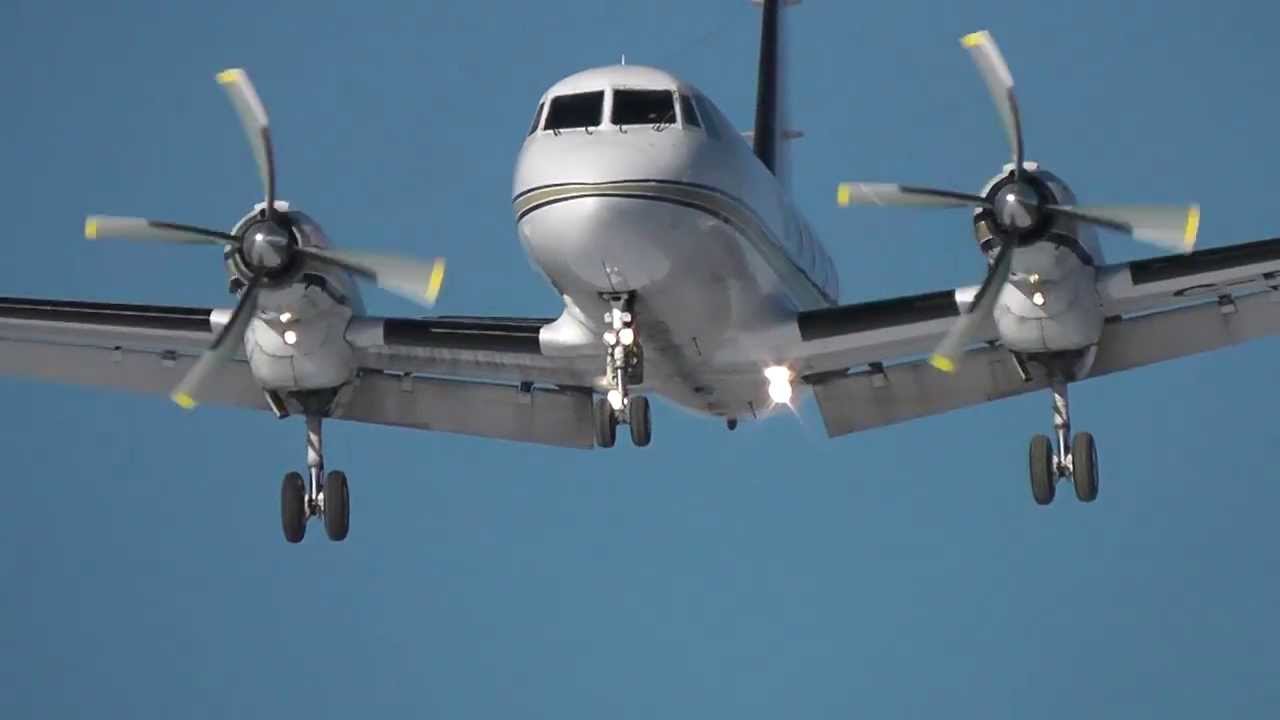 Propair | Grumman G-159 Gulfstream I overhead landing | C-FAWE | Val-d ...