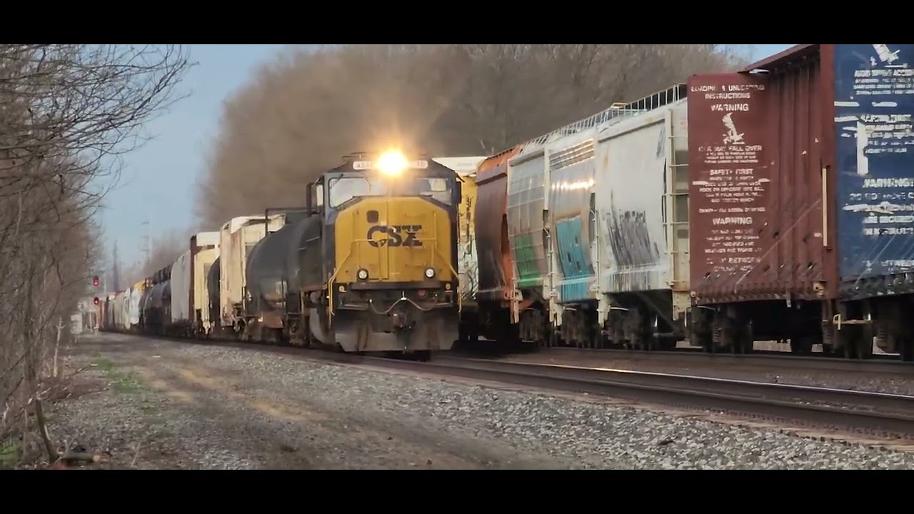 CSX long freight trains meet with old ACs from GE and EMD. #railfan # ...