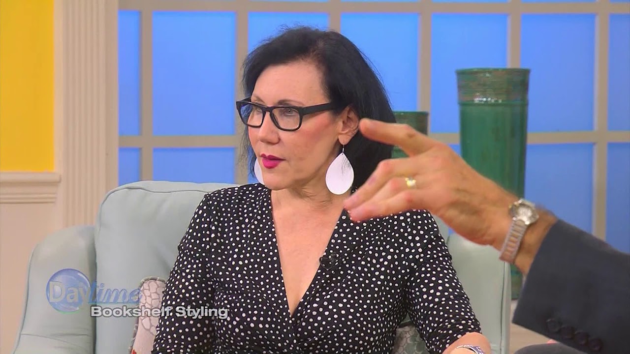 WFLA Karen Post - INTERIOR DESIGN Bookshelf Styling decor tips - YouTube