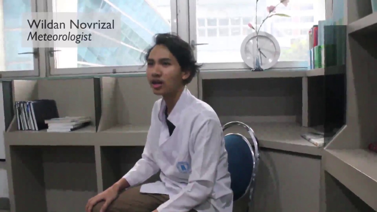 How does a Meteorologist work? - YouTube