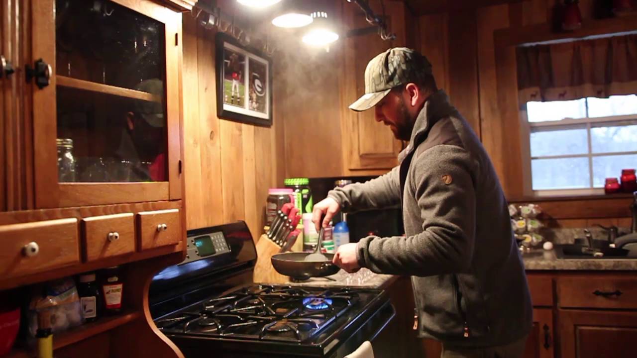 Tyler Farr - Old Milwaukee "Breakfast" - YouTube