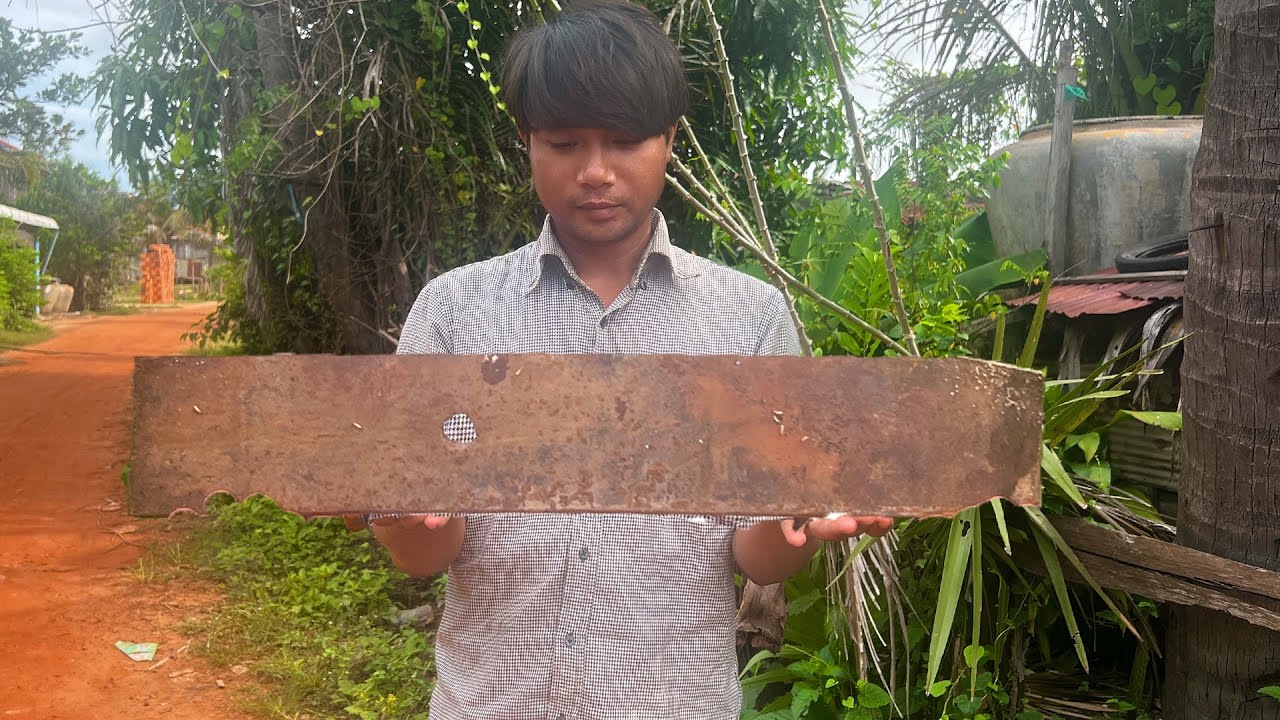 Knife Making - Forging A Powerful Hunting Knife From The big Leaf ...