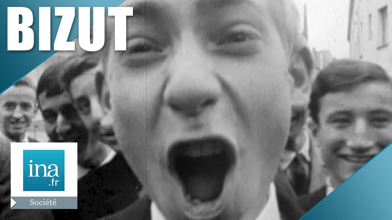 1964 : À l'école du bizutage | Archive INA - YouTube
