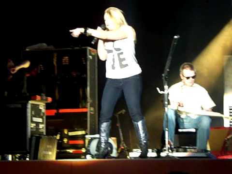 Miranda Lambert Shakin' her Booty - YouTube