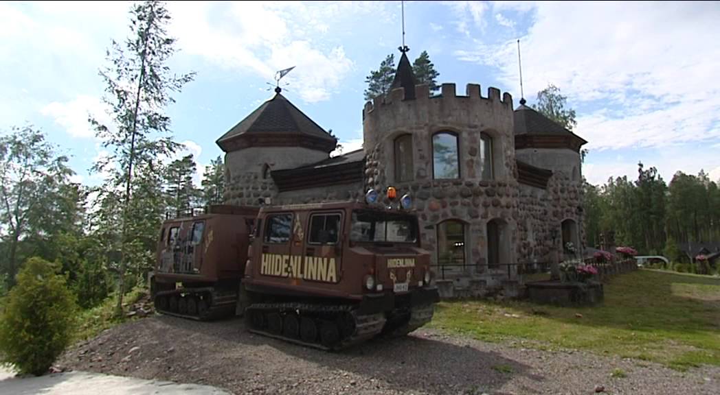 SISUMETSÄ HIIDENLINNA - YouTube