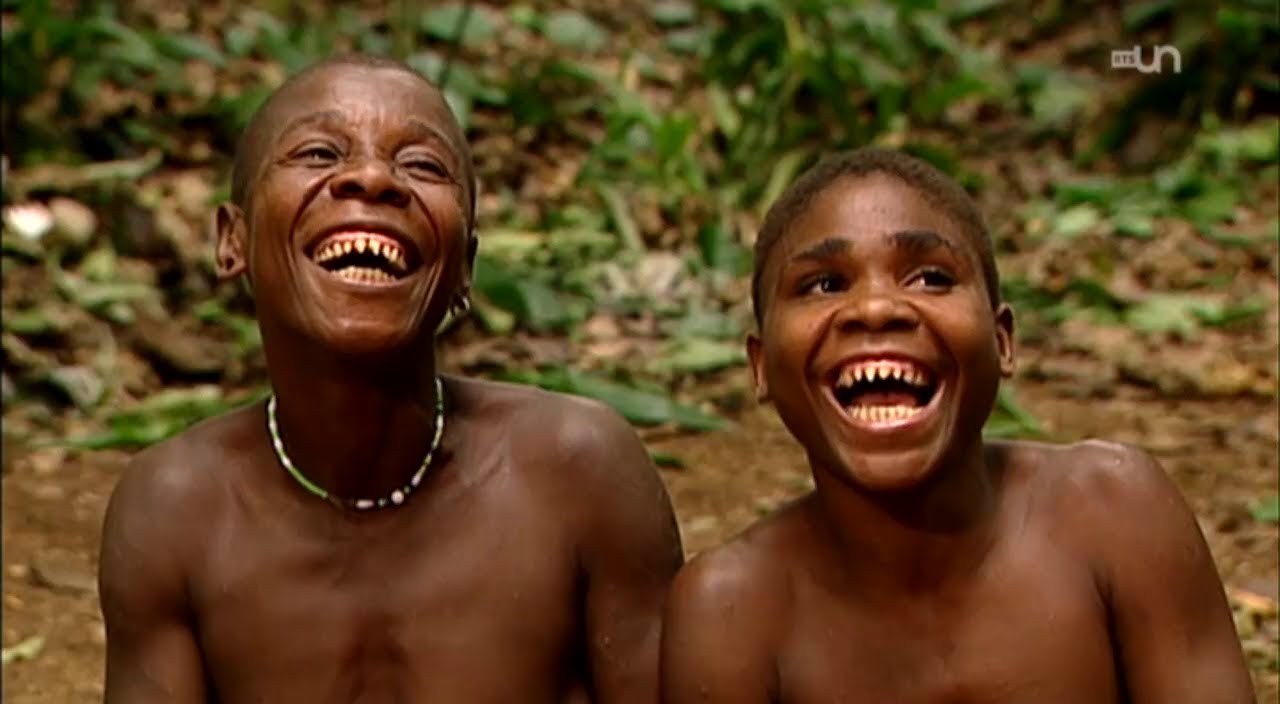 Les Pygmées: des dents taillées en pointe - YouTube