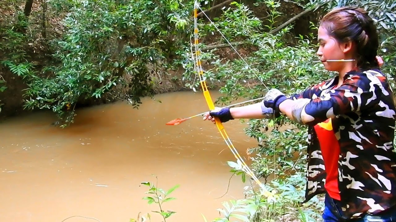 Amazing Girl Uses Steel Compound BowFishing To Shoot Fish - YouTube