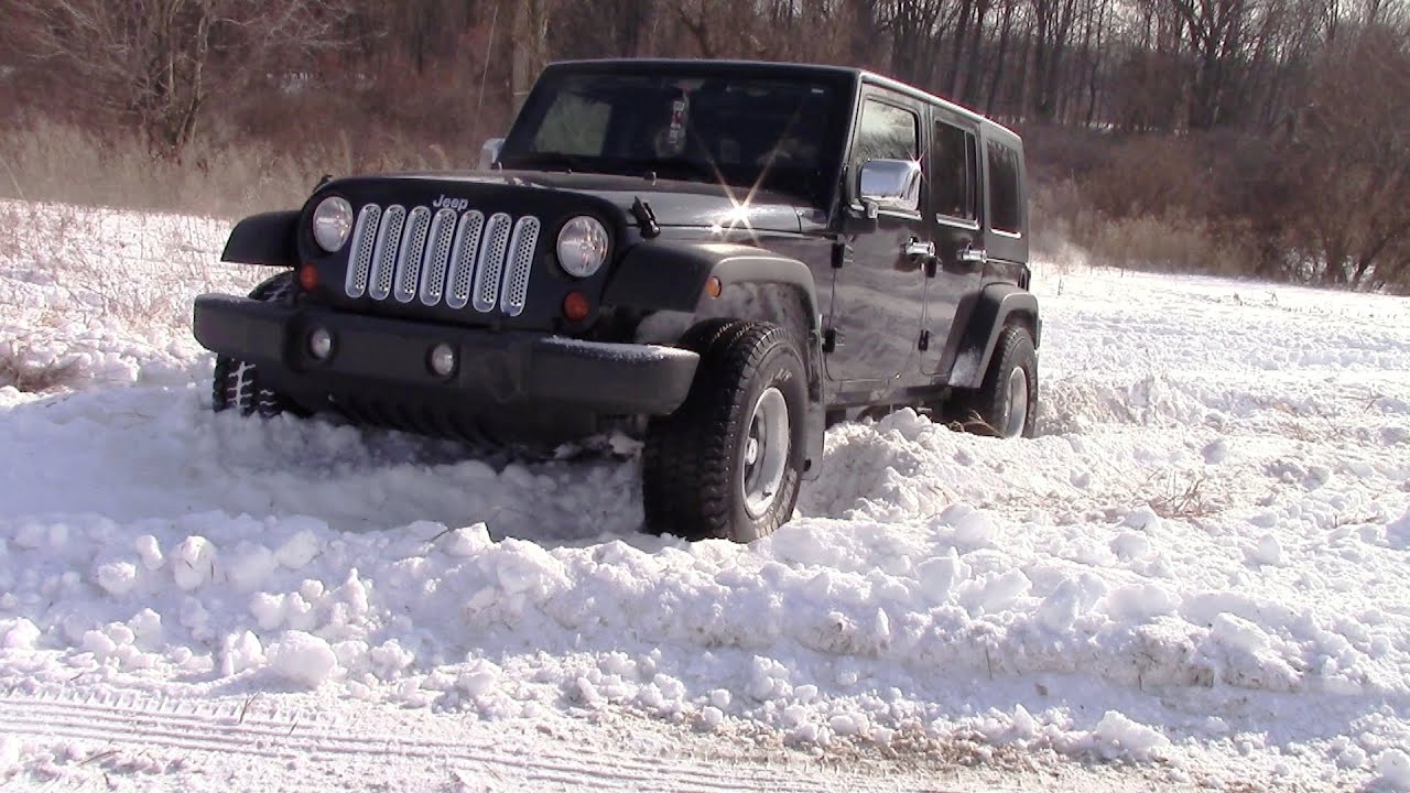 Black Jeep Snow Bogging At Winter Jam - YouTube