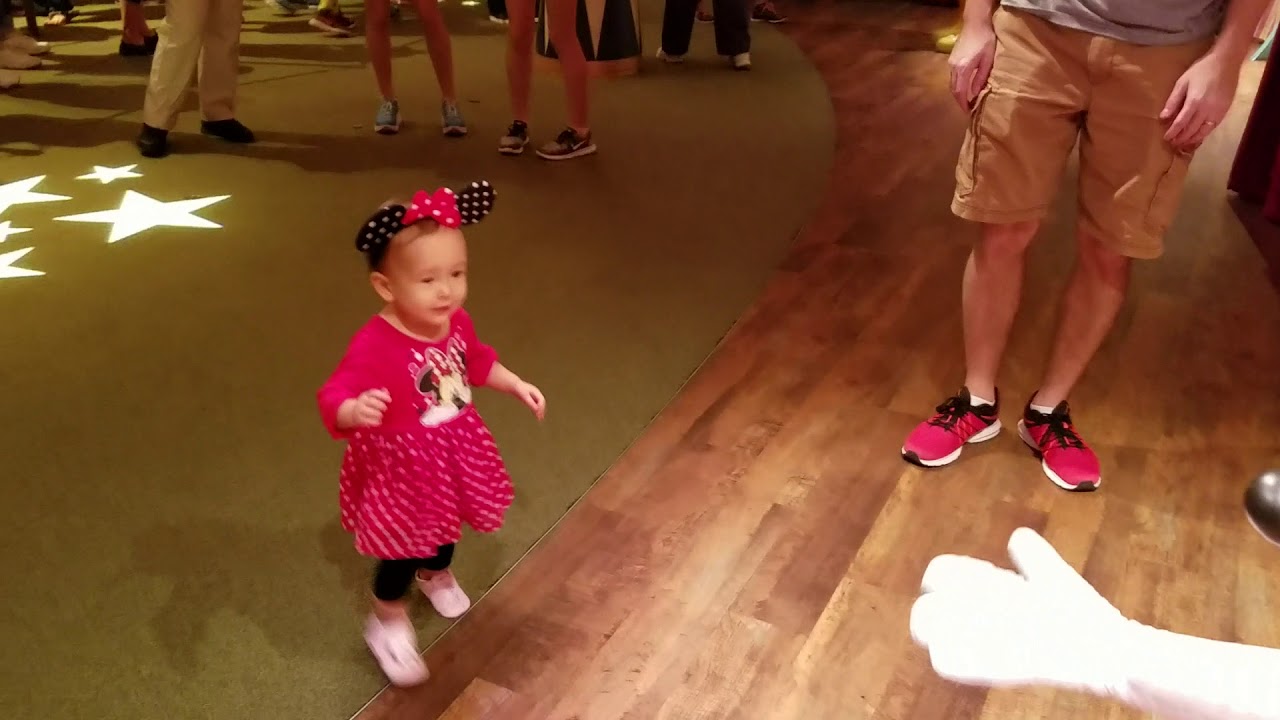 Mila is meeting Minnie - YouTube