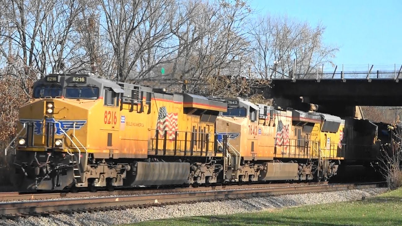 UP 8216 Leads a Stack Train, Galesburg, IL 11/1/22 - YouTube